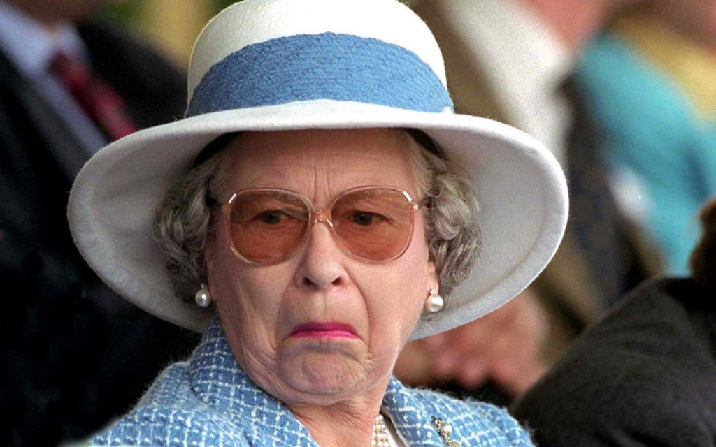 Regina Elisabetta, il rito per allontanare il fantasma di Lady Diana ... Regina Elisabetta, il rito per allontanare il fantasma di Lady Diana ...
