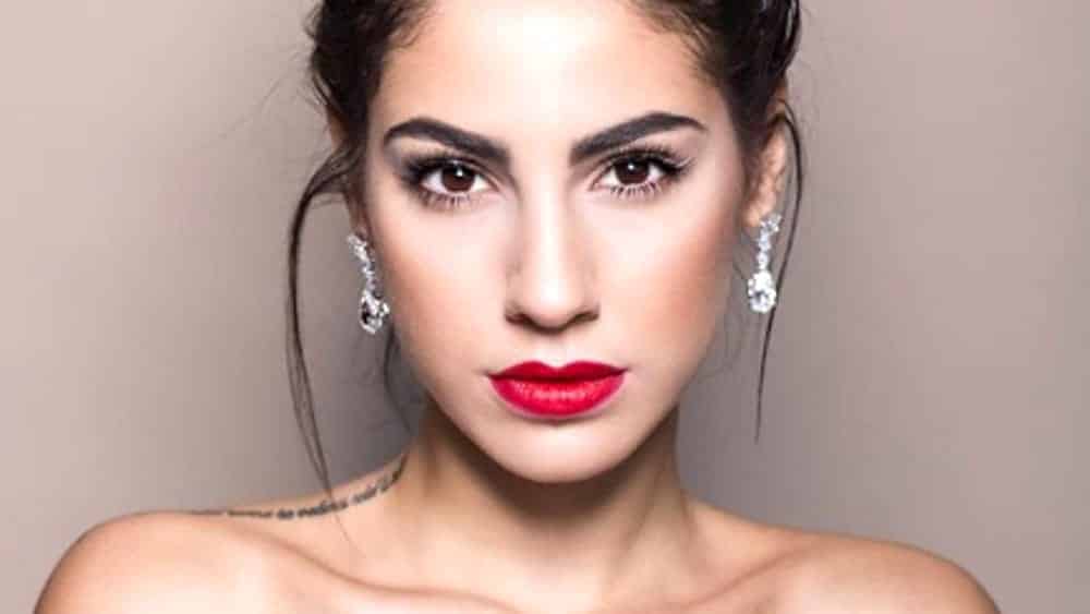 Giulia De Lellis con il suo fidanzato si parla di nozze – Controcopertina Giulia De Lellis con il suo fidanzato si parla di nozze – Controcopertina