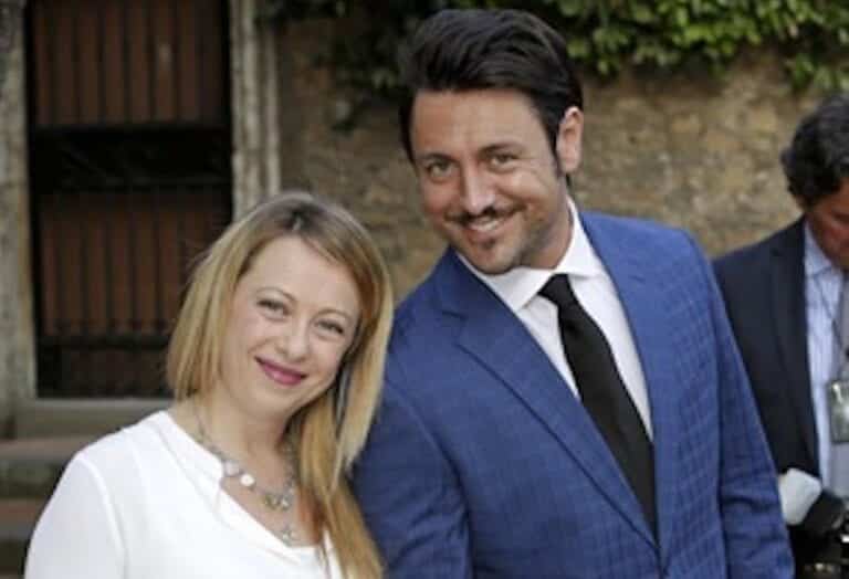 Giorgia Meloni, avete mai visto il suo fidanzato? Si chiama Andrea ... Giorgia Meloni, avete mai visto il suo fidanzato? Si chiama Andrea ...