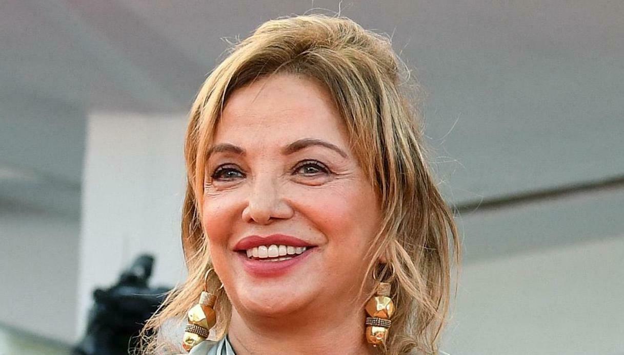 Simona Izzo: la storia con Maurizio Costanzo, il matrimonio con ... Simona Izzo: la storia con Maurizio Costanzo, il matrimonio con ...
