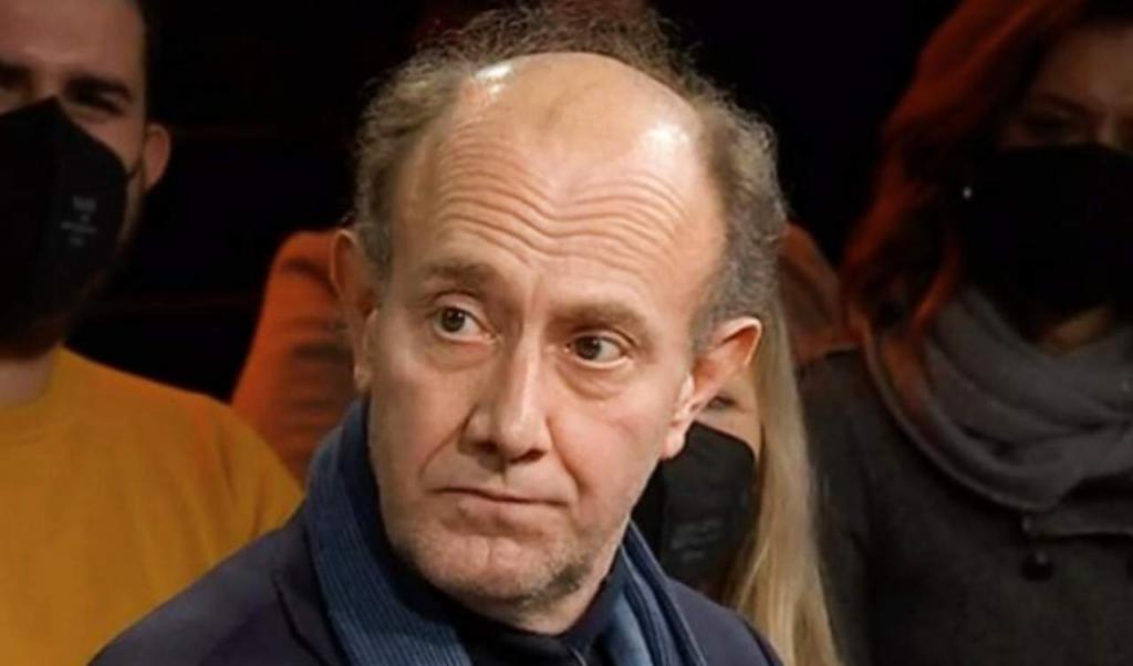 Hai capito chi è Alessandro Besentini? Età, malattia, moglie, figli e ... Hai capito chi è Alessandro Besentini? Età, malattia, moglie, figli e ...