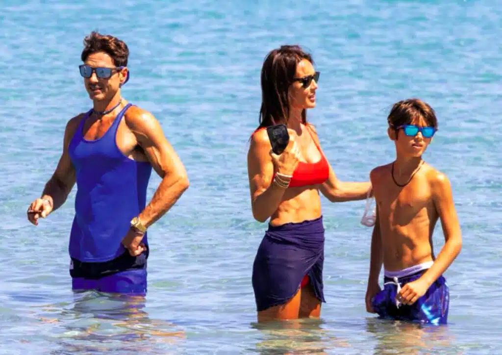 Pier Silvio Berlusconi in Famiglia: Un Momento di Intimità e Relax al ... Pier Silvio Berlusconi in Famiglia: Un Momento di Intimità e Relax al ...