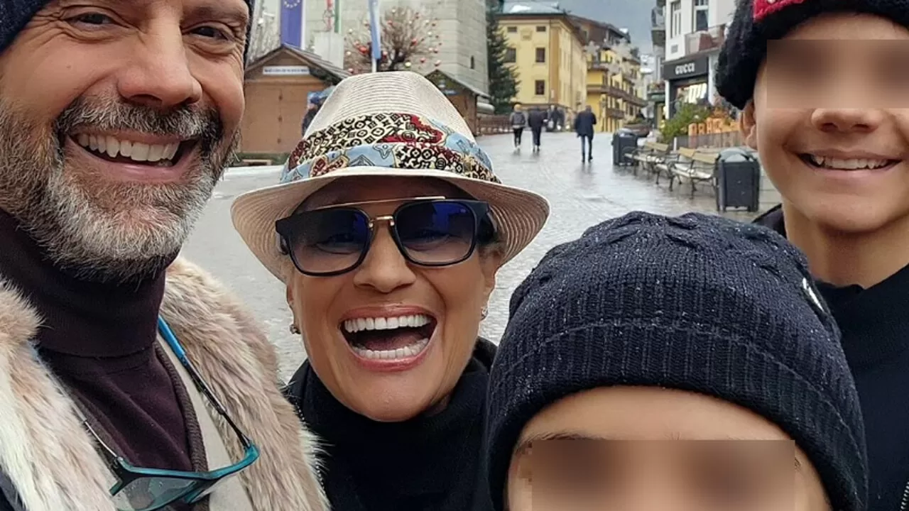 Heather Parisi e la Polemica Sulla “Vera Famiglia” – Controcopertina Heather Parisi e la Polemica Sulla “Vera Famiglia” – Controcopertina