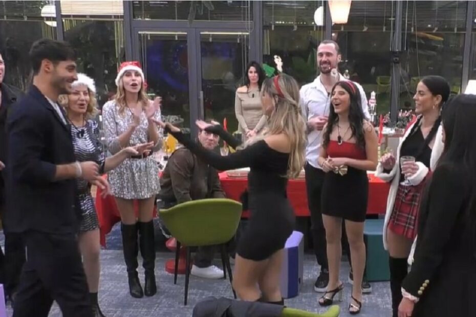 Grande Fratello: scatta il bacio tra Chiara e Javier, fan divisi sulla ... Grande Fratello: scatta il bacio tra Chiara e Javier, fan divisi sulla ...
